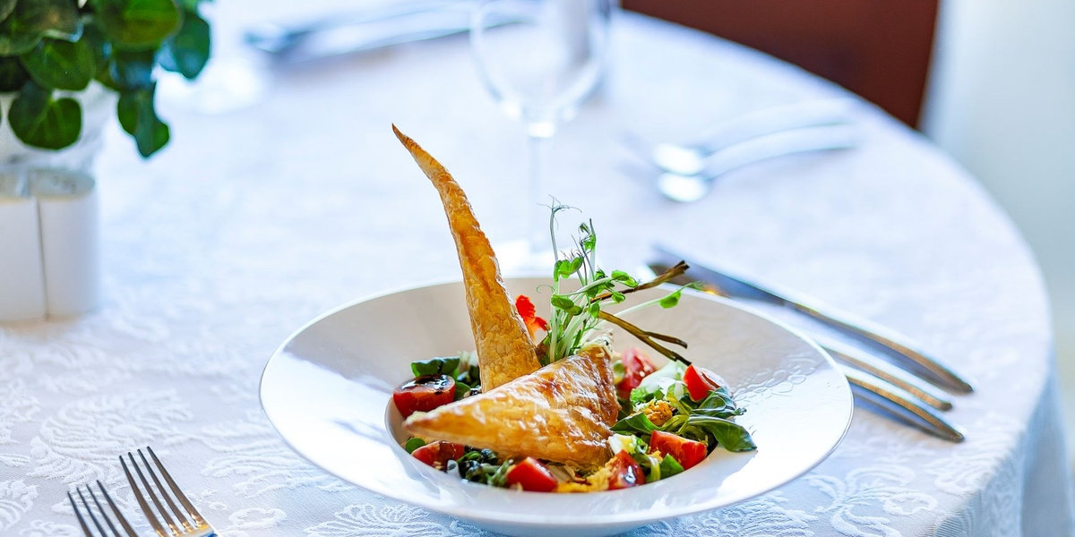 Najlepsze restauracje w Kołobrzegu – gdzie warto zjeść? | Triverna