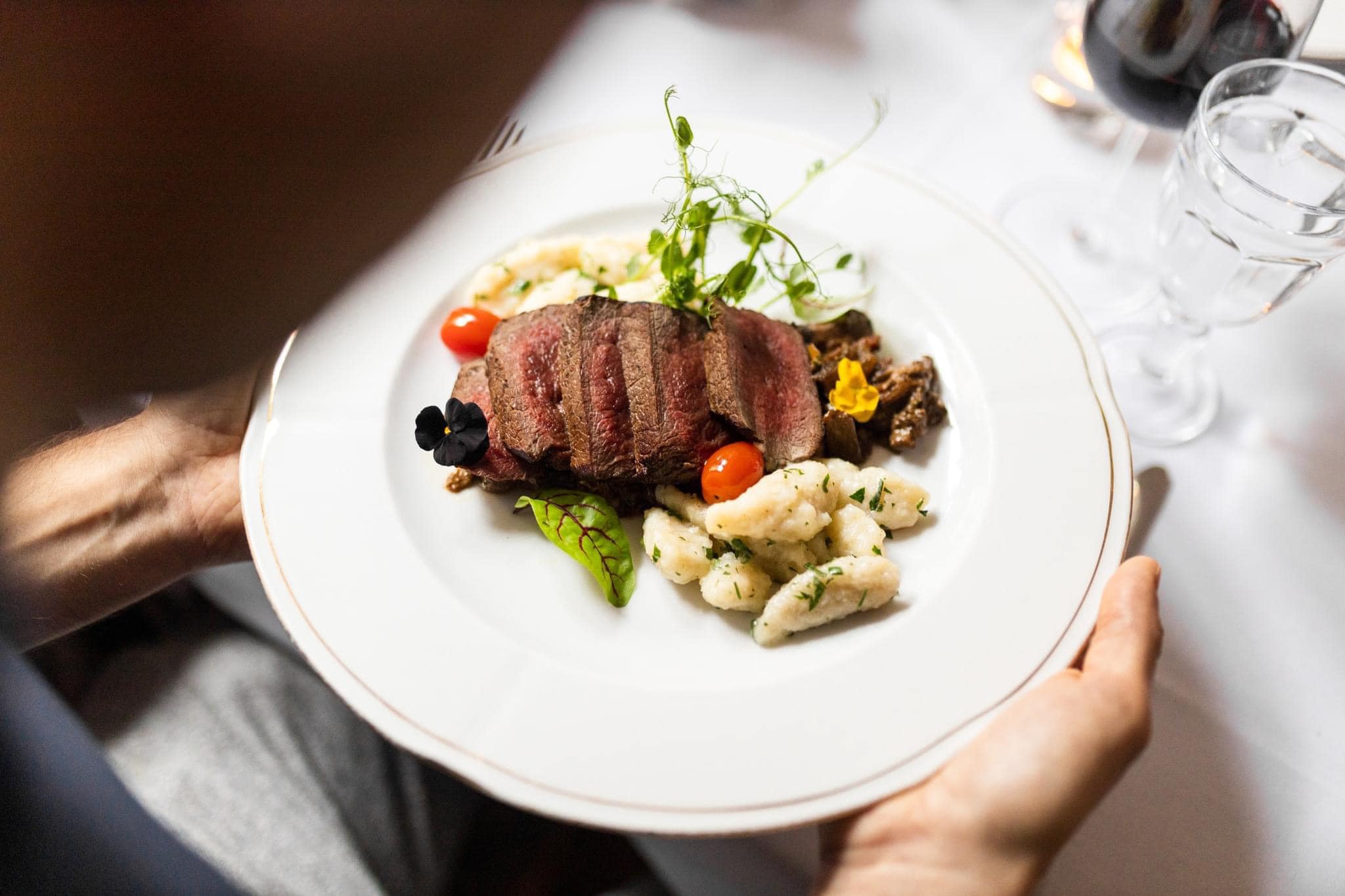 Szukasz dobrej restauracji w Warszawie? Odkryj 19 lokali! | Triverna